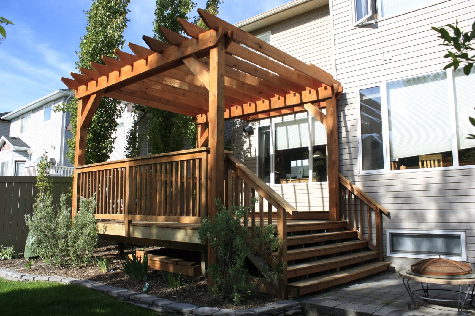Busy Beaver Construction - Calgary Custom Decks & Living Spaces